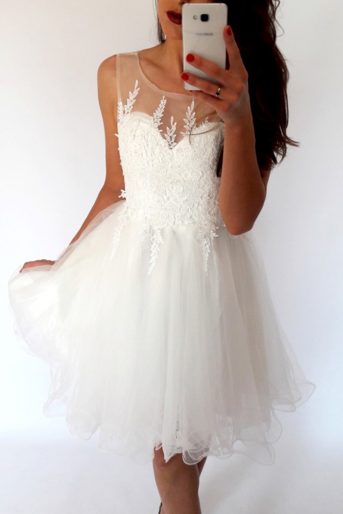 A Line Bateau Short White Tulle Homecoming Dress With Appliques